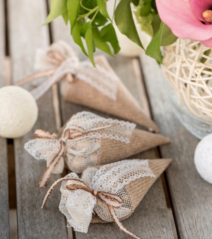 Cornet à dragées toile de jute naturelle x4 : Cornet à dragées en jute
